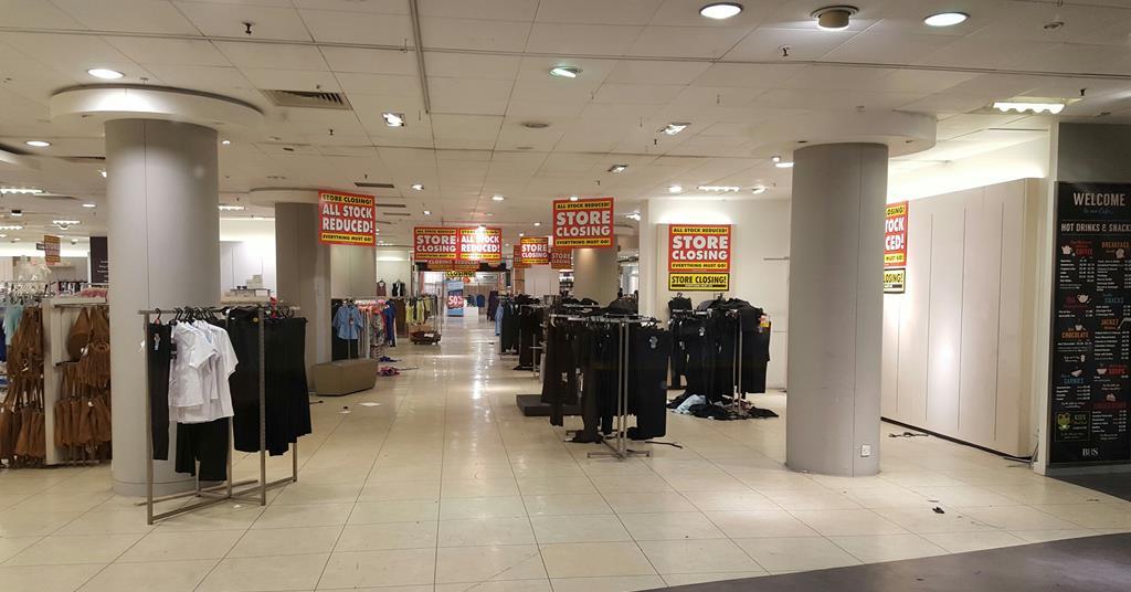 In pictures: BHS Oxford Street flagship closes doors for last time ...