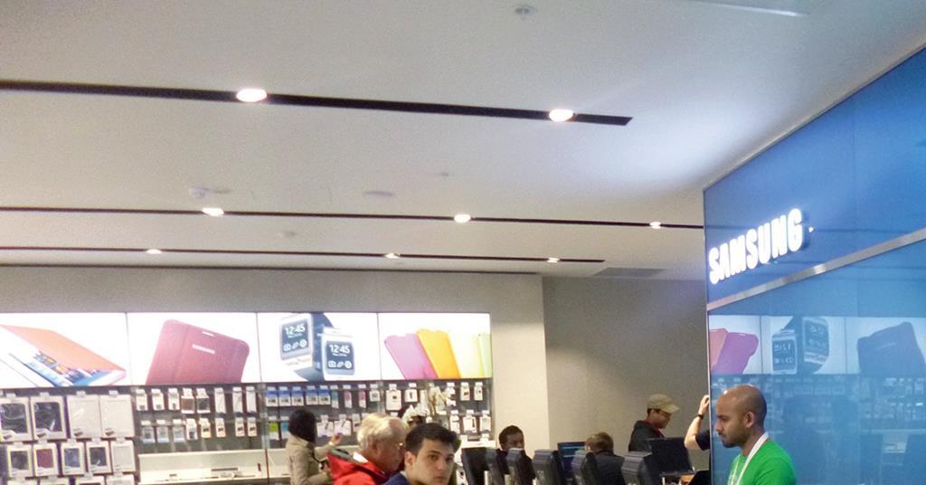Store gallery: Samsung’s new state-of-the-art Oxford Street store ...