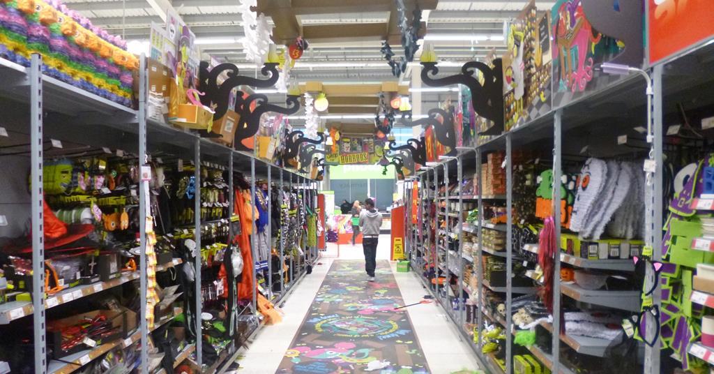 Store gallery: Retailers carve out Halloween windows to win spooky ...