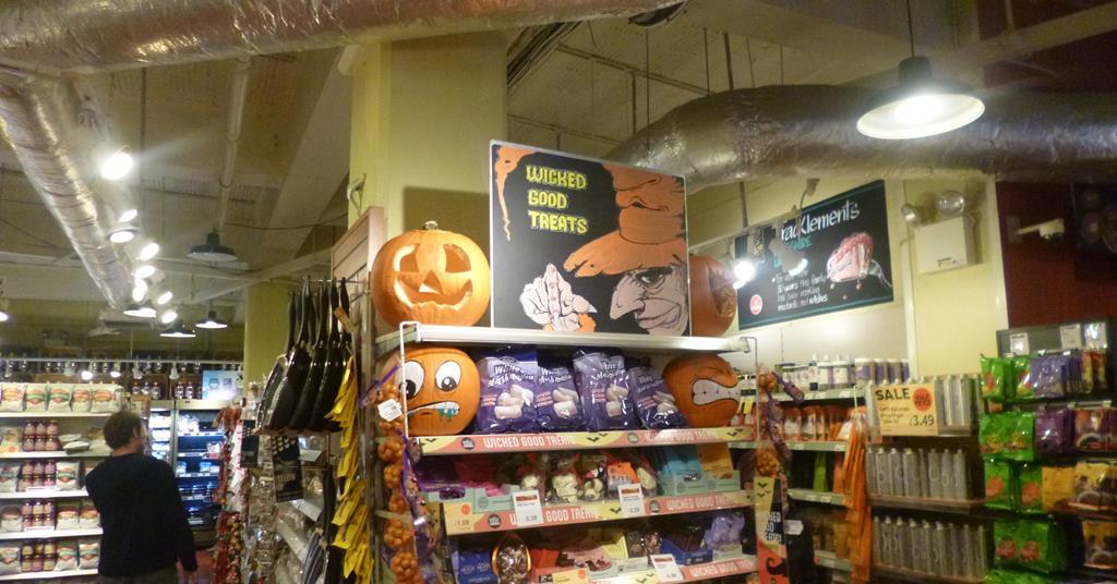 Store gallery: Retailers carve out Halloween windows to win spooky ...