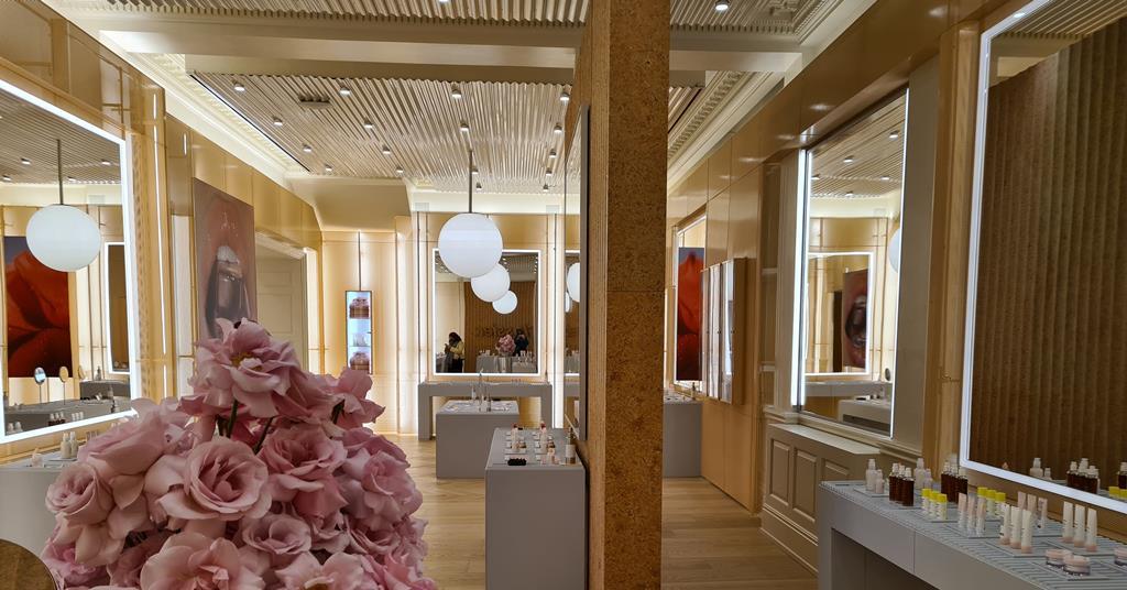 Store gallery: Glossier unveils first international flagship in Covent ...