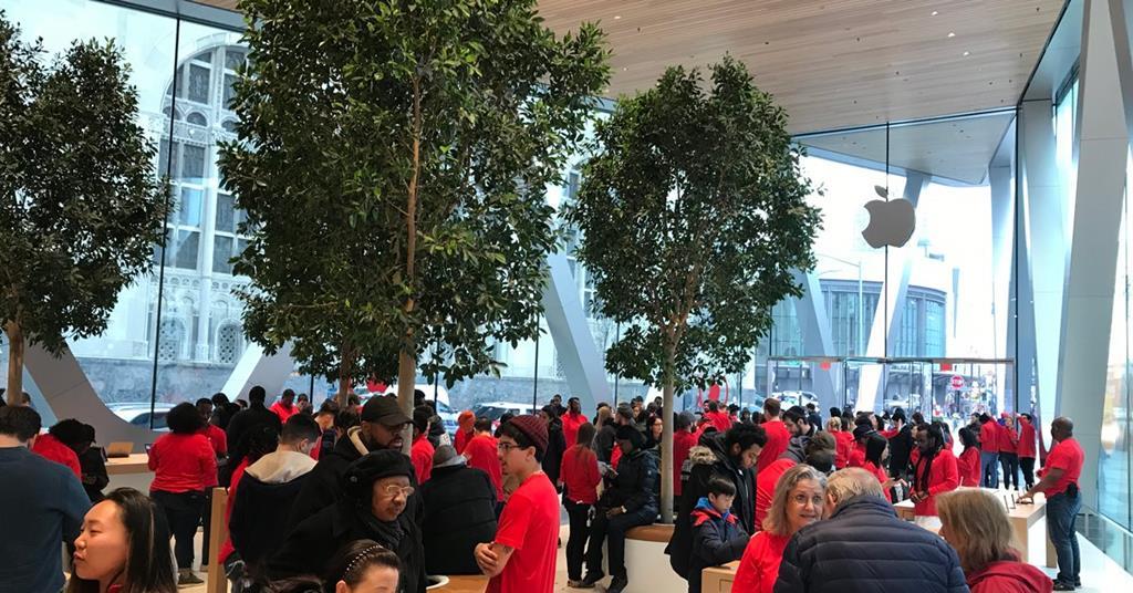 Store gallery: Apple unveils new store in Brooklyn's core | Gallery ...