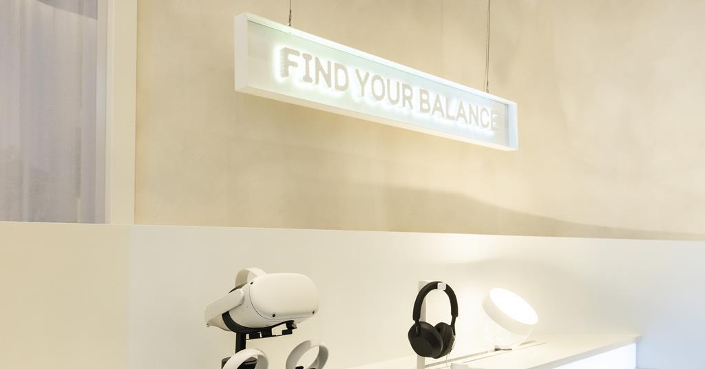 Store gallery: EE opens ‘visionary’ new flagship store in Westfield ...