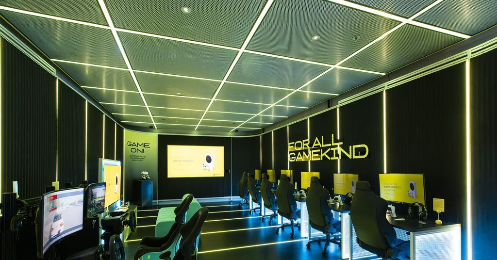 Store gallery: EE opens ‘visionary’ new flagship store in Westfield ...