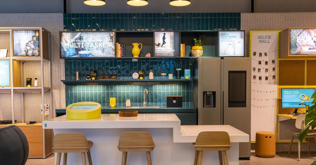 Store gallery: EE opens ‘visionary’ new flagship store in Westfield ...