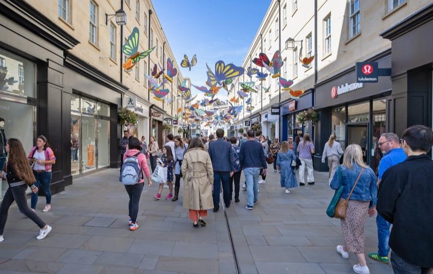 Consumer confidence shows no improvement as it drops to near-historic ...