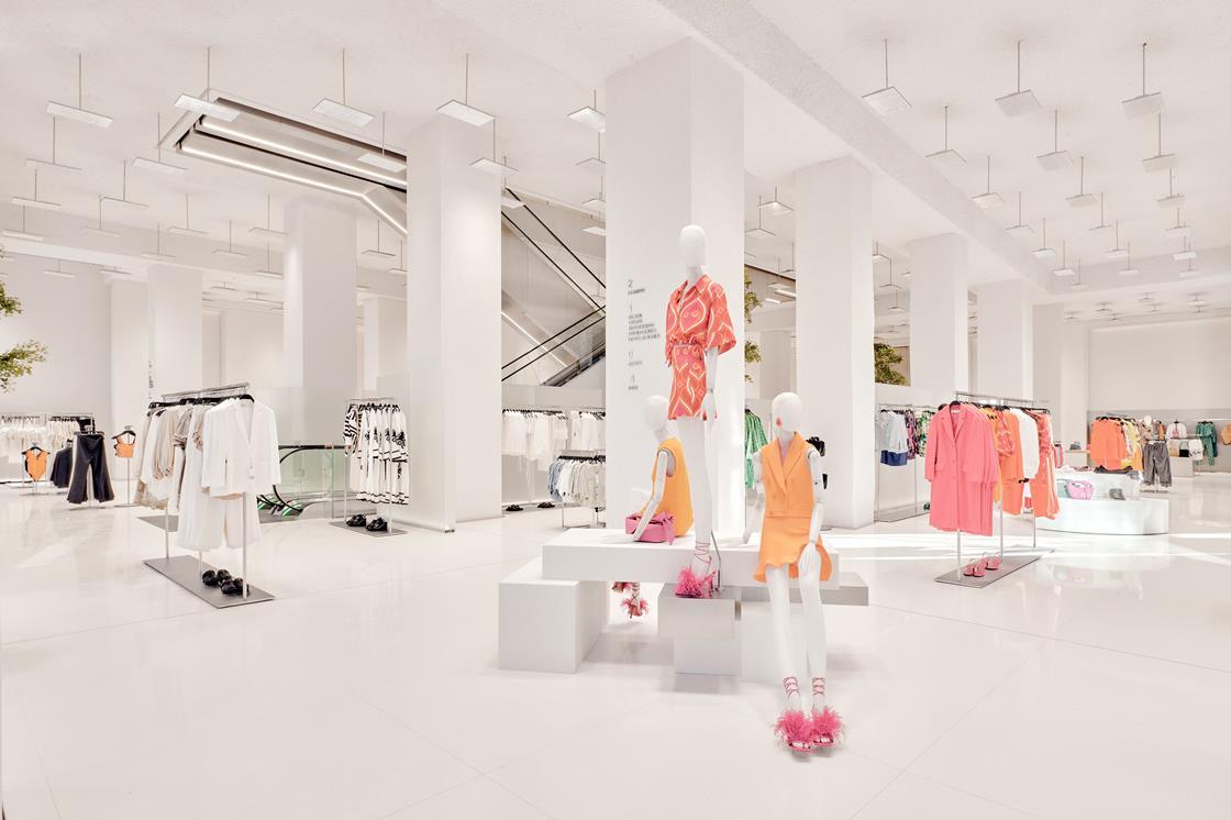 Store gallery: Zara unveils most tech-driven store yet with scan-and-go ...