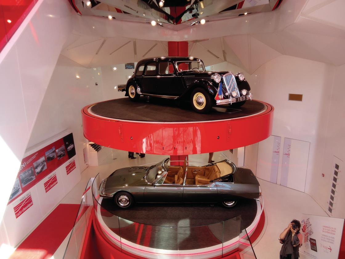 Paris: Adding digital elements to visual merchandising | Gallery ...