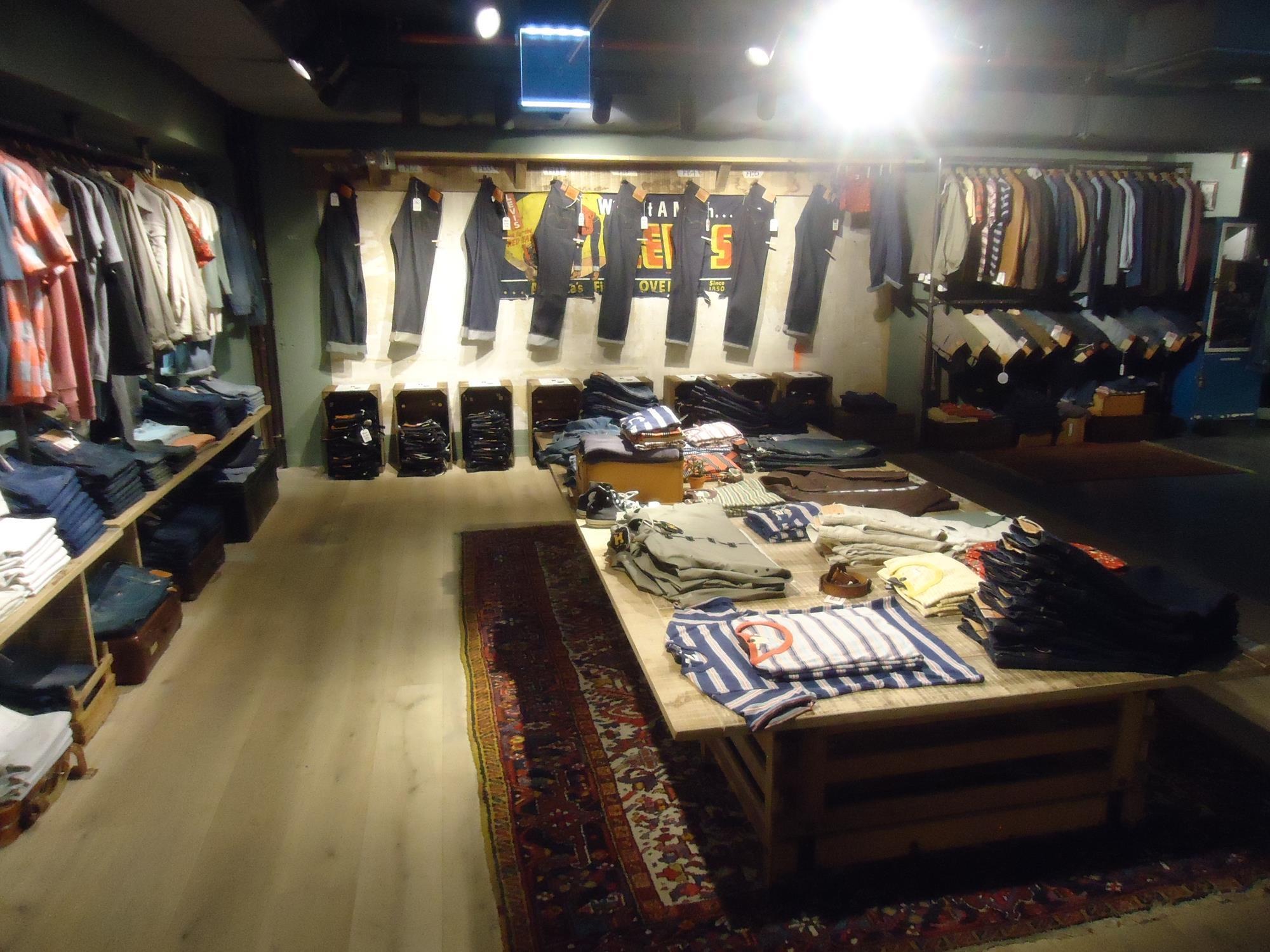 Store of the week: Levi’s, Champs Élysées, Paris | Photo gallery ...