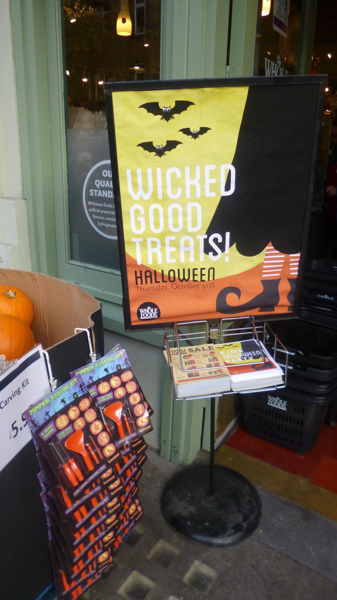 Store gallery: Retailers carve out Halloween windows to win spooky ...