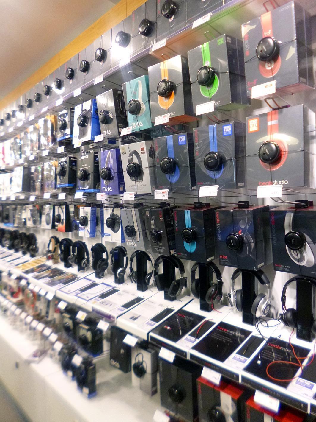 Store gallery: Dixons unveils convenience and lifestyle designs | Photo ...