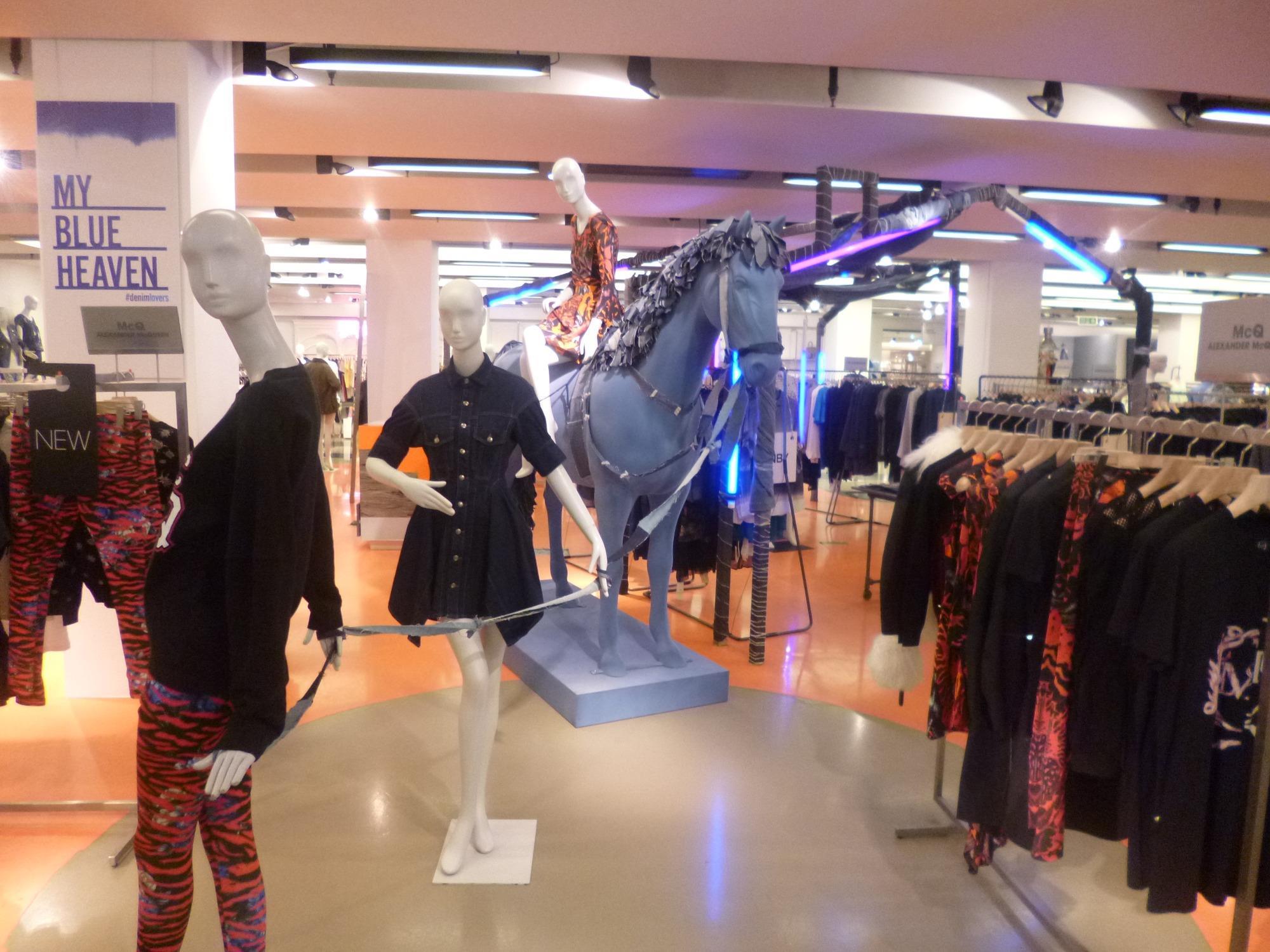 Store gallery: Selfridges Denim Studio shows how to draw the crowds ...